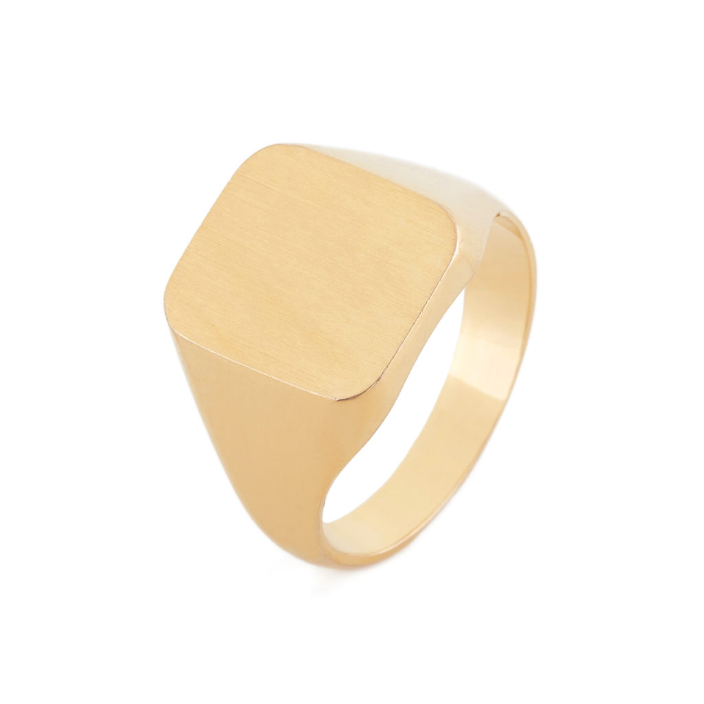 Où porter une chevalière ? Découvrez comment porter une chevalière